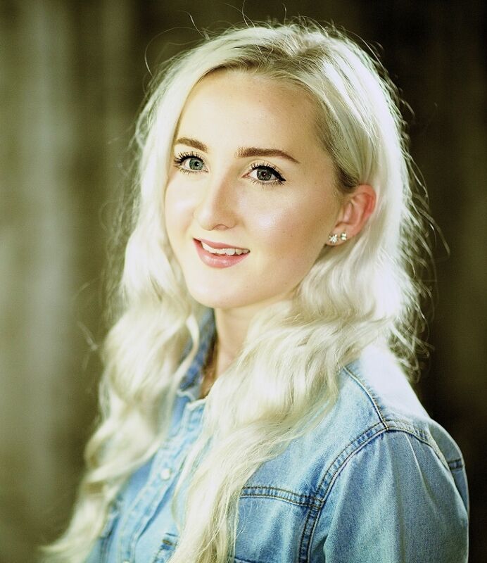 Holly Jackson - livros, biografia, foto | 101Livros